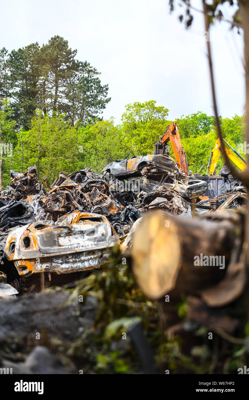Scrapcars hi-res stock photography and images - Alamy