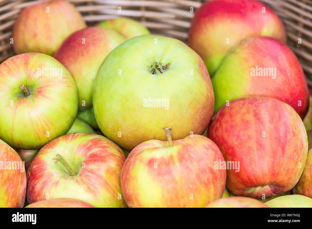 Bottom of apples hi-res stock photography and images - Alamy