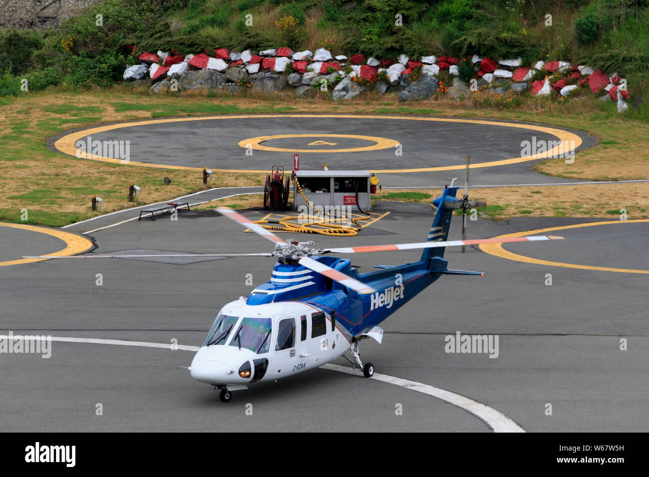 Canada british columbia helicopter hi-res stock photography and images ...