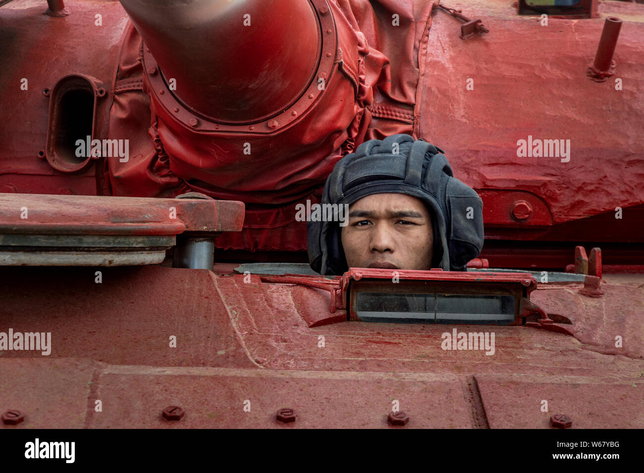 Tank t 72 hi-res stock photography and images - Alamy