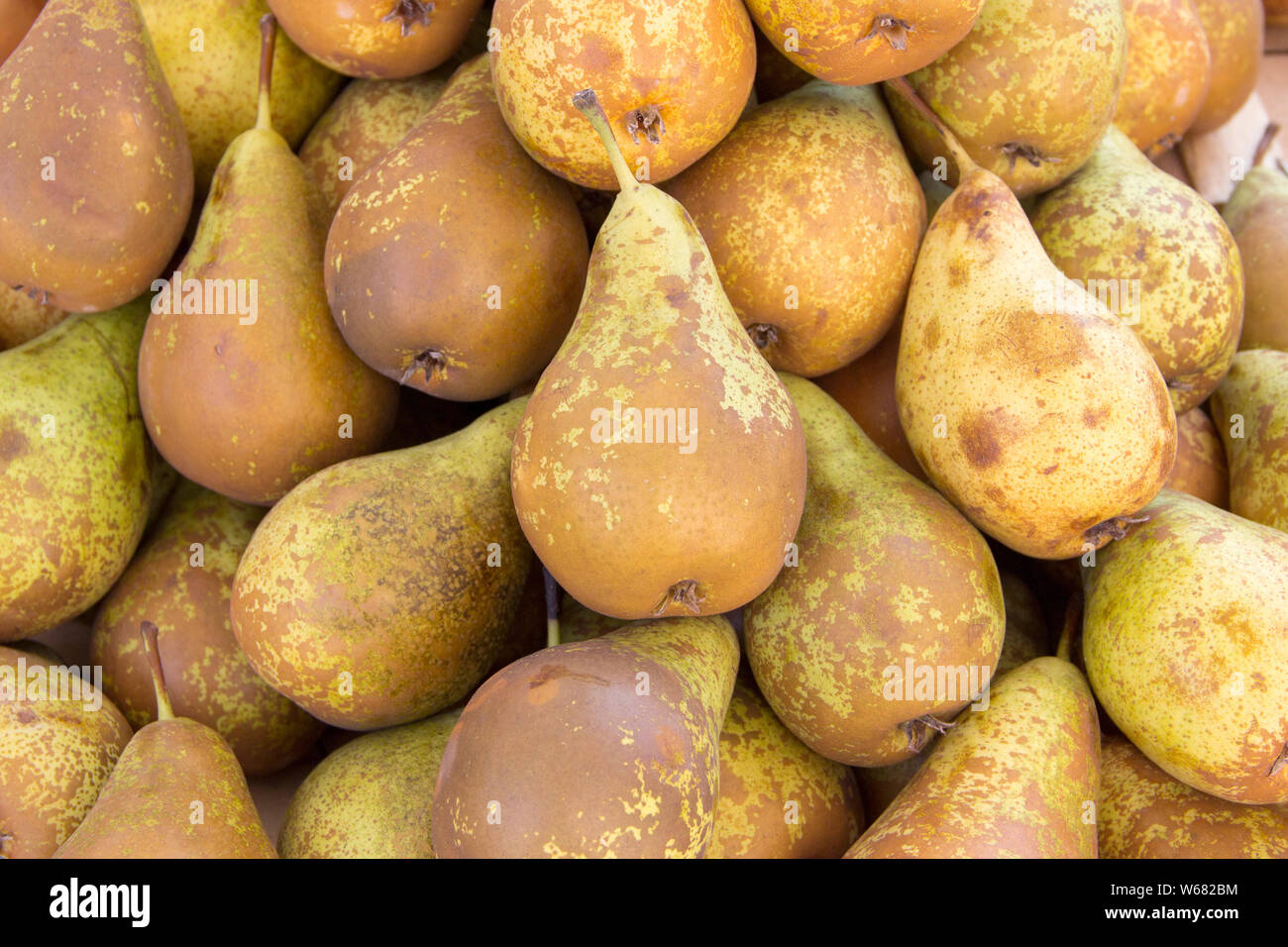 Pears at the market hi-res stock photography and images - Alamy