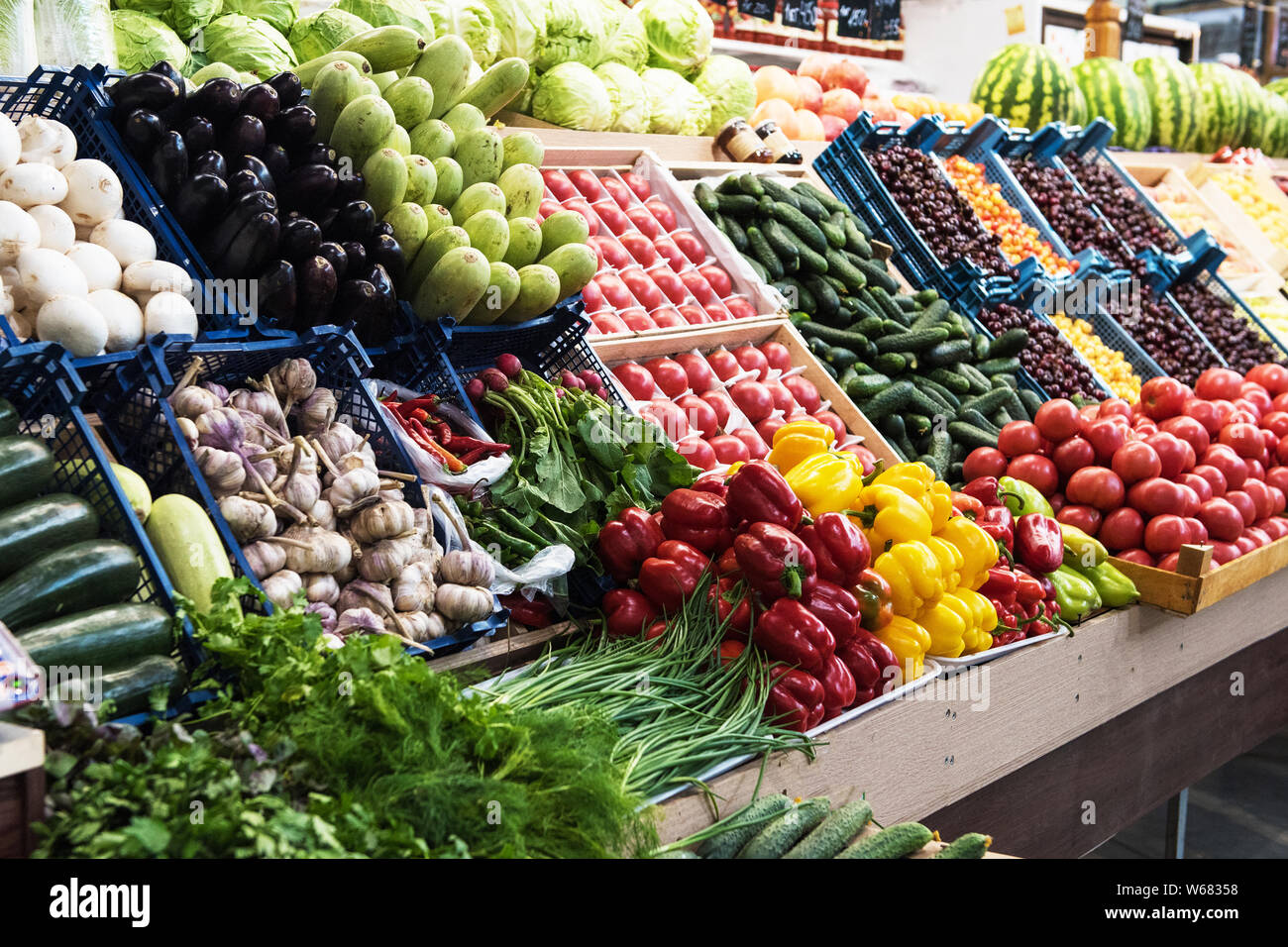 Vegetable farmer market counter Stock Photo - Alamy