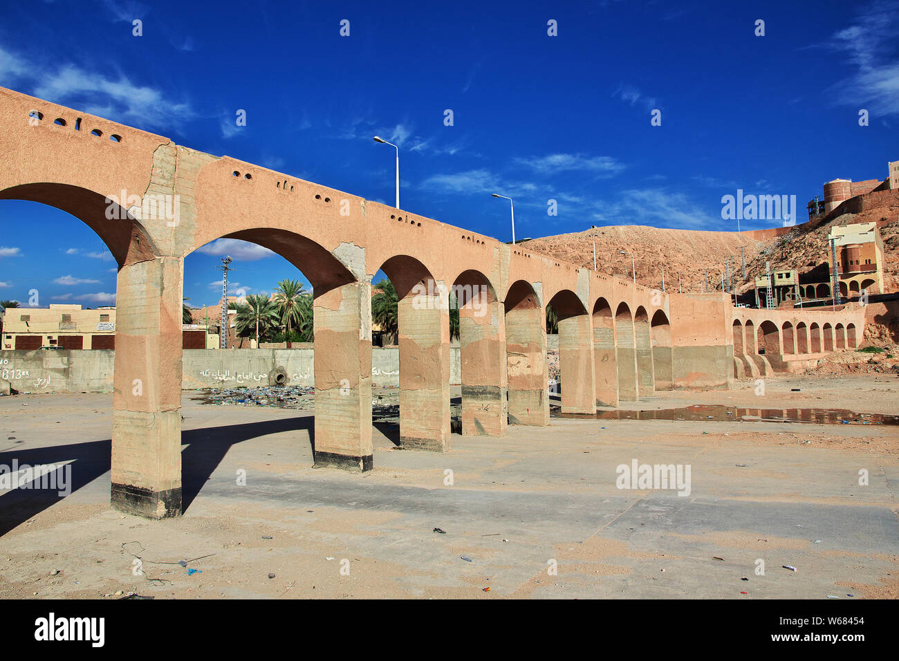 Bridge in Ghardaia city in Sahara desert, Algeria Stock Photo - Alamy