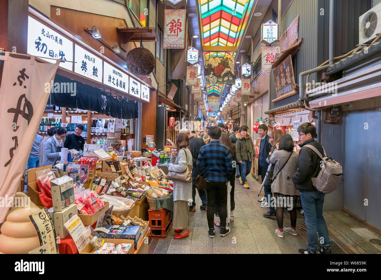 Busy indoor market hi-res stock photography and images - Alamy
