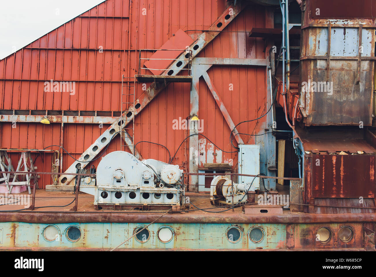 Dredger for absorption of trailer bunker during work on land ...