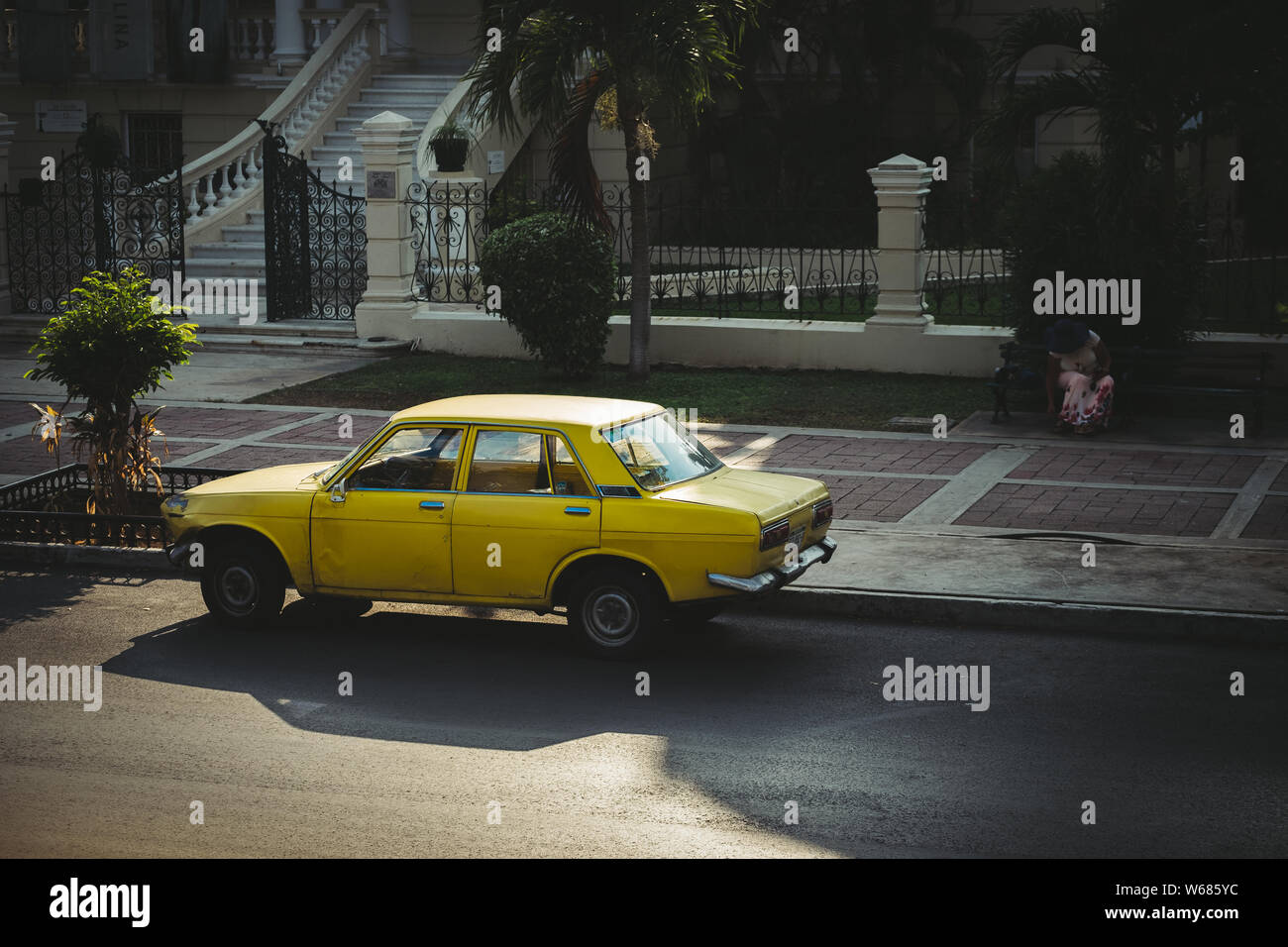 Old yellow car hi-res stock photography and images - Alamy