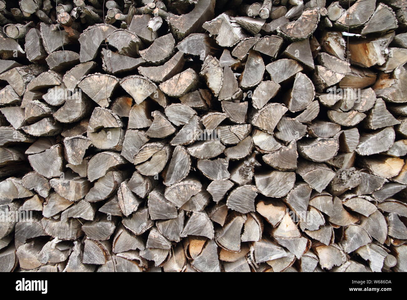 split dry firewood Stock Photo - Alamy