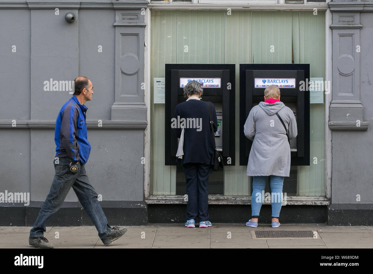 Amt machines hi-res stock photography and images - Alamy