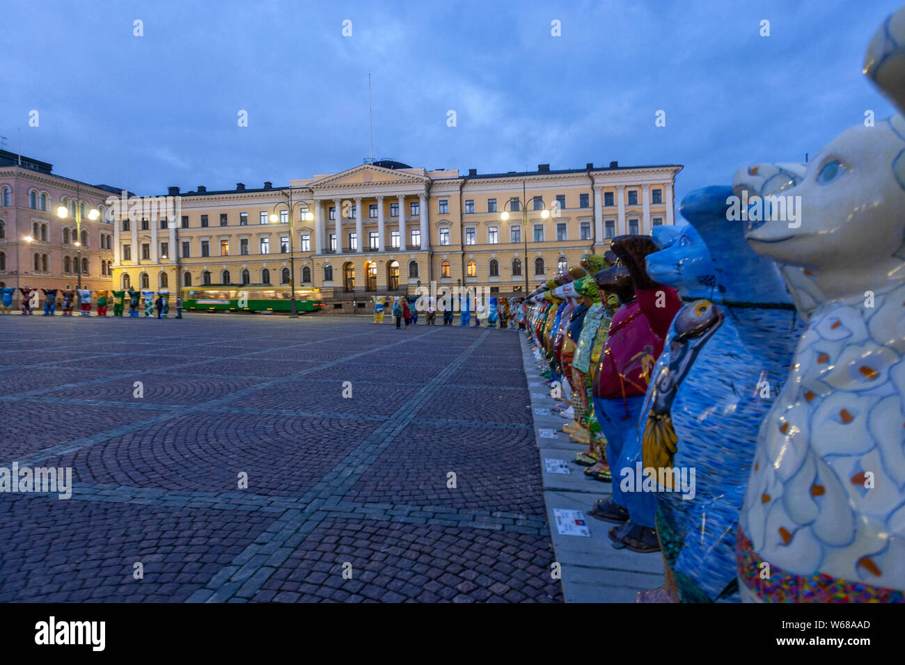 The United Buddy Bears exhibition, e fiberglass bear sculptures Klaus ...