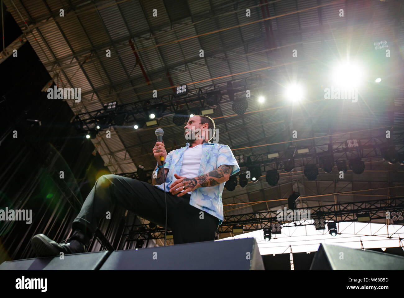 Idles on stage hi-res stock photography and images - Alamy