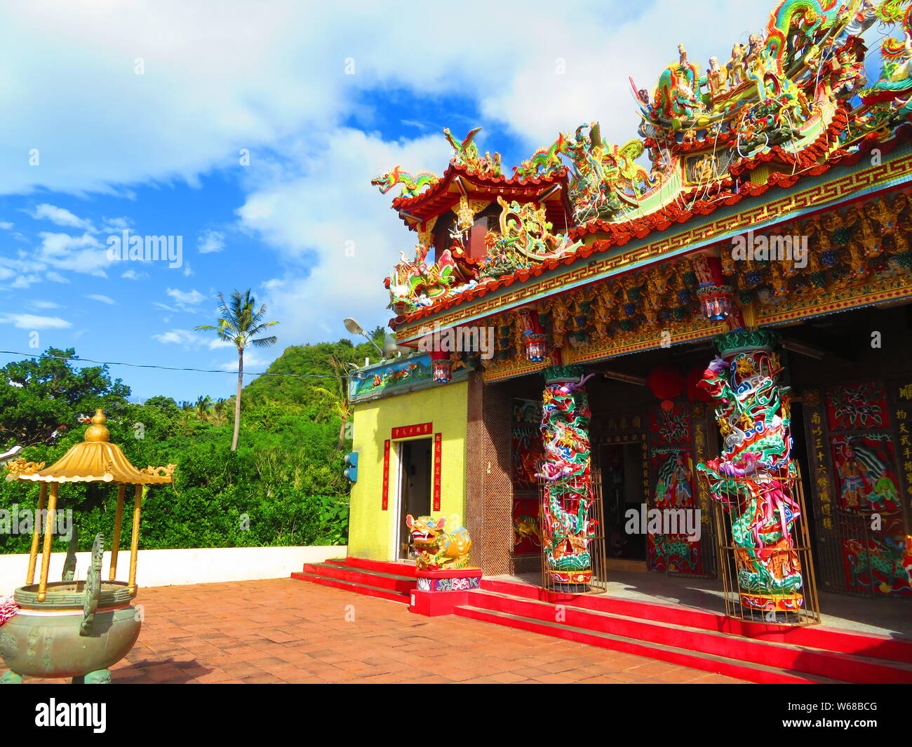 Colourful temple hi-res stock photography and images - Alamy