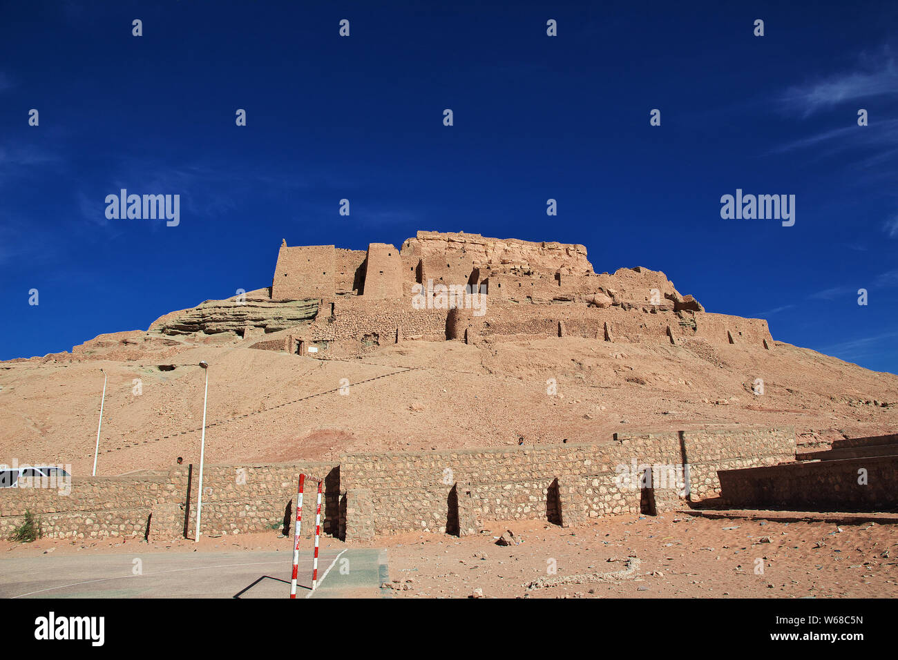 Castle in the Sahara desert in the heart of Africa Stock Photo - Alamy
