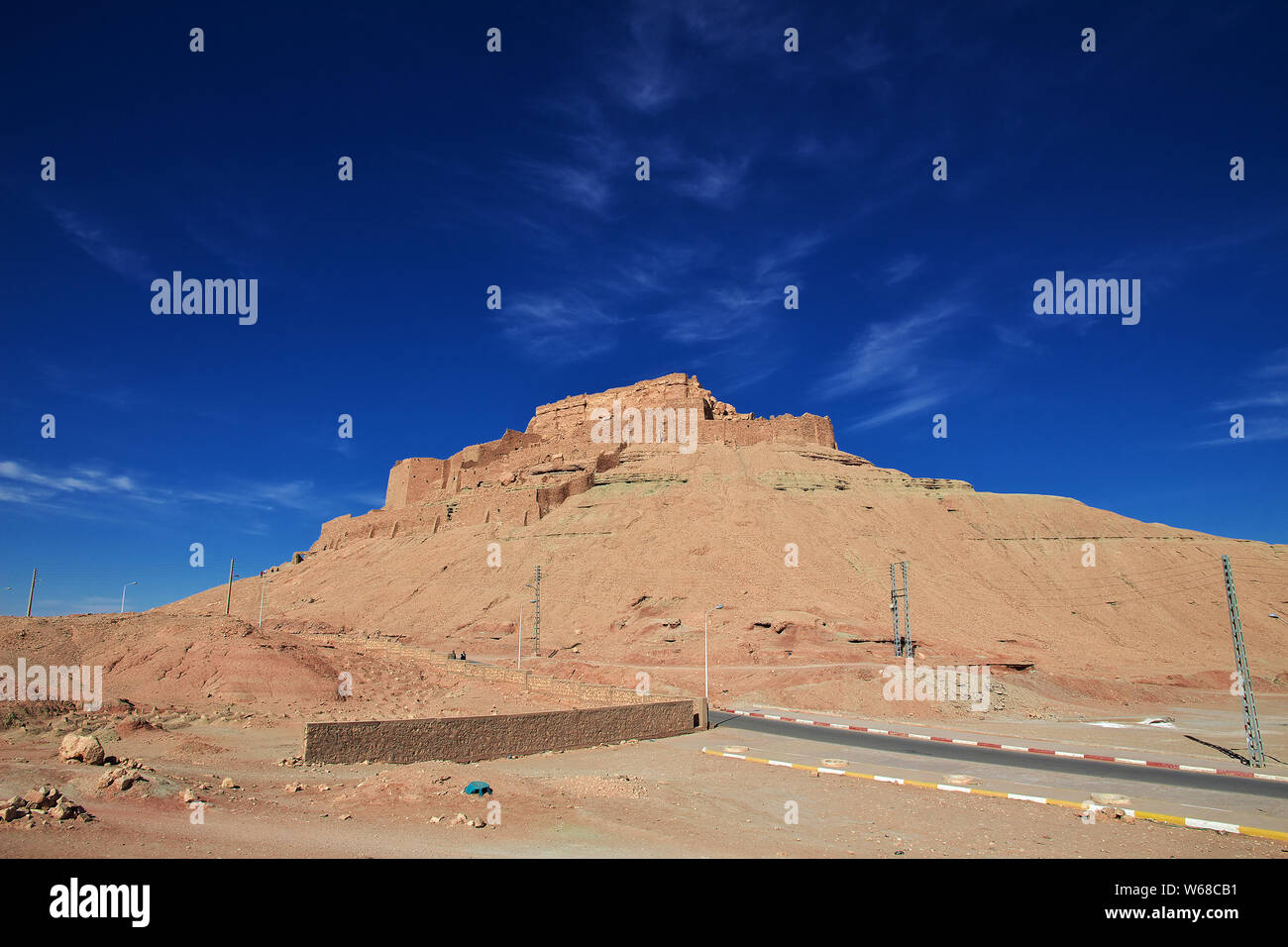 Castle in the Sahara desert in the heart of Africa Stock Photo - Alamy