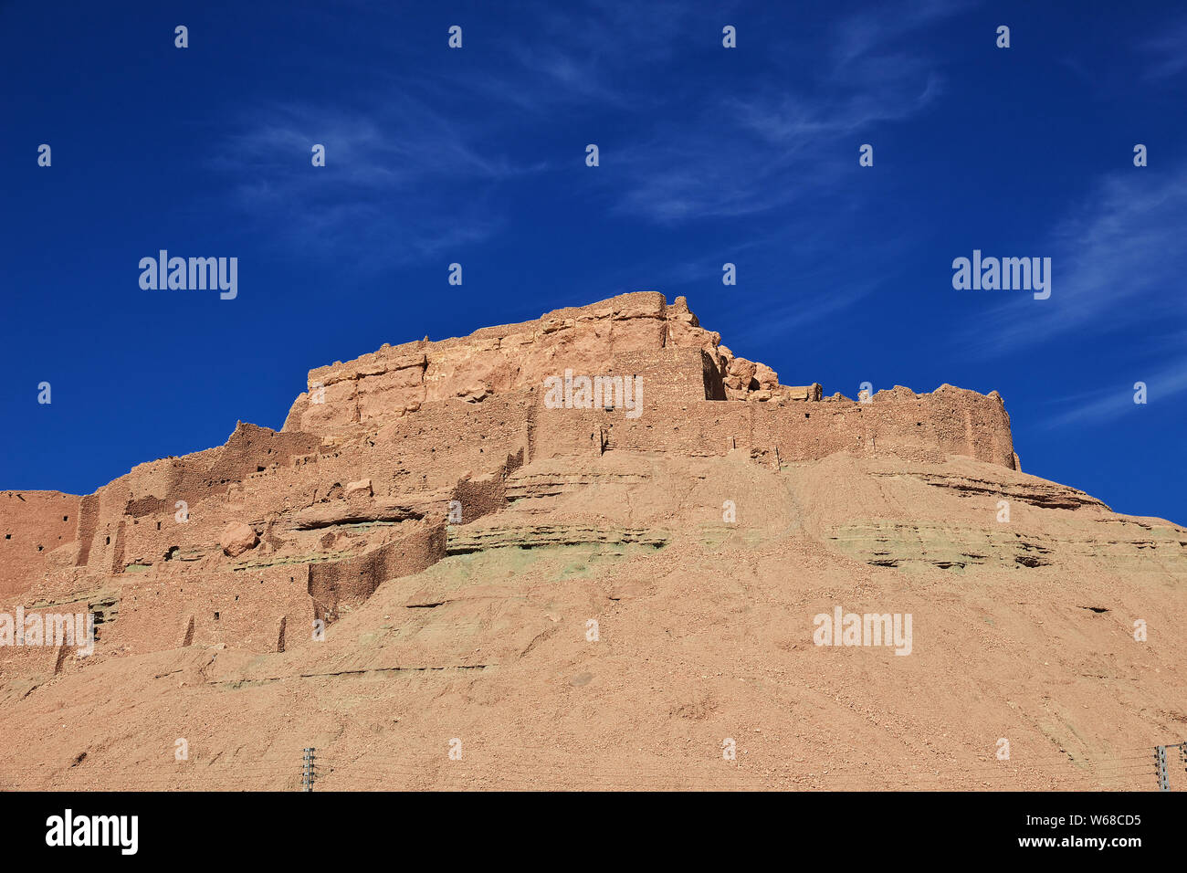 Castle in the Sahara desert in the heart of Africa Stock Photo - Alamy