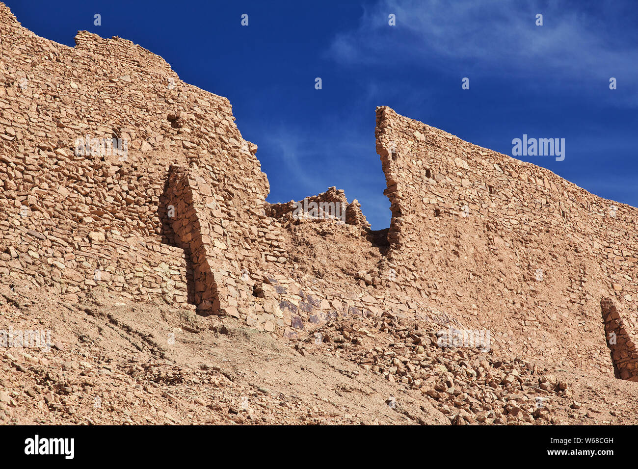 Castle in the Sahara desert in the heart of Africa Stock Photo - Alamy