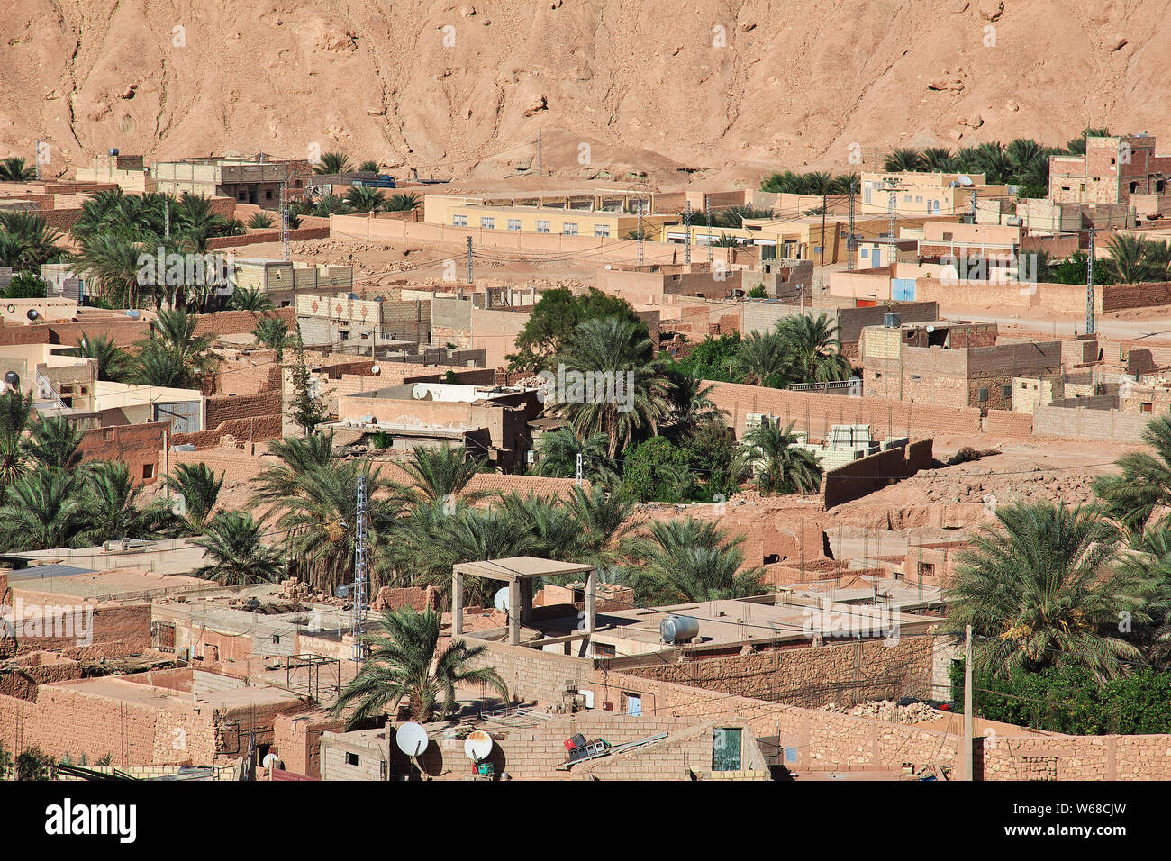 Village in oasis in the Sahara desert in the heart of Africa Stock ...