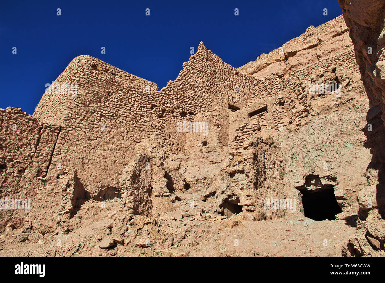 Castle in the Sahara desert in the heart of Africa Stock Photo - Alamy