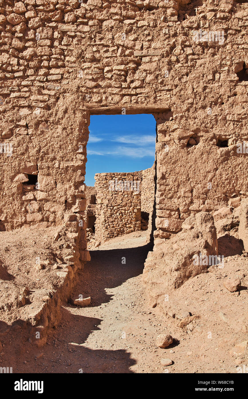 Castle in the Sahara desert in the heart of Africa Stock Photo - Alamy
