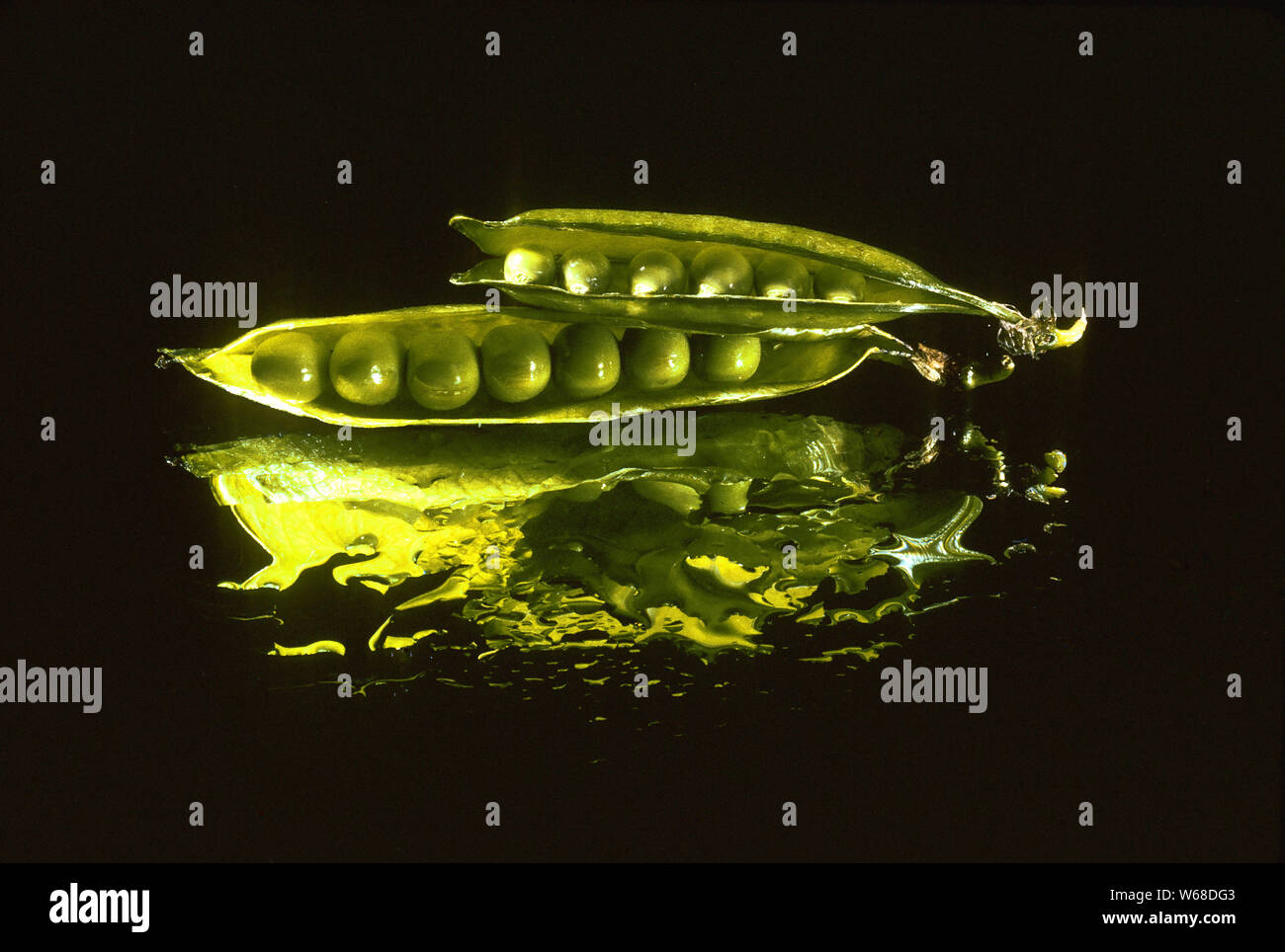 Peas in a pod hi-res stock photography and images - Alamy
