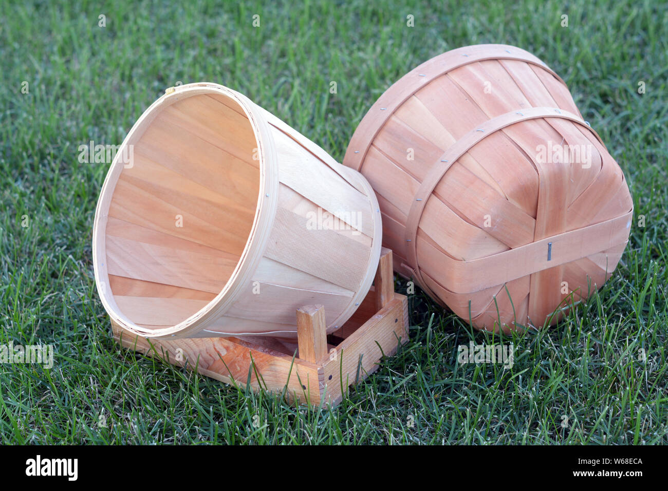 Bamboo bucket hi-res stock photography and images - Alamy