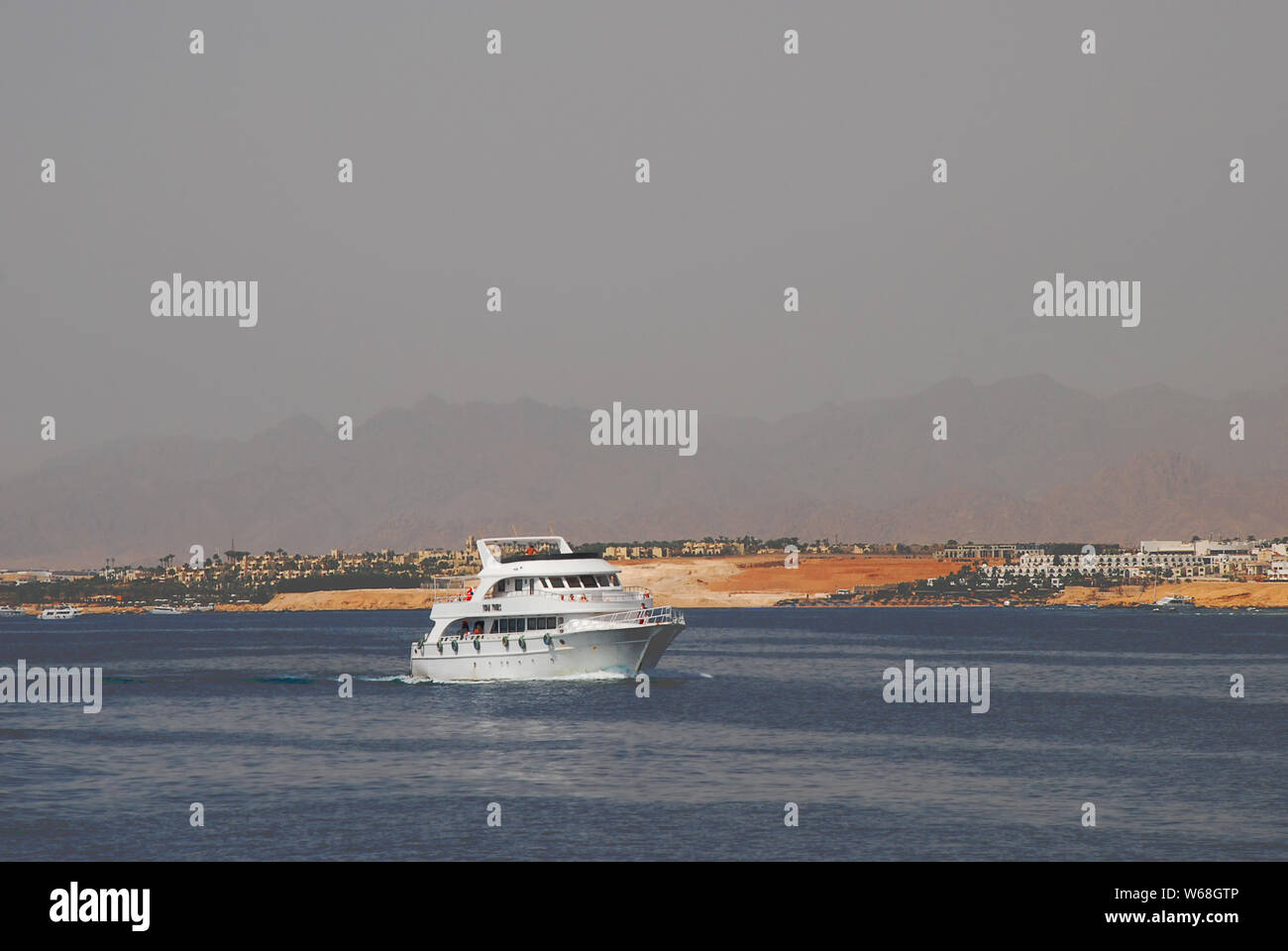 Liveaboard boat egypt red sea hi-res stock photography and images - Alamy
