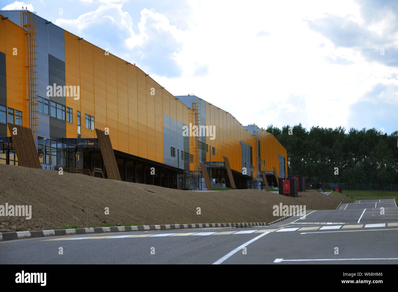 Iinnovative logistic warehouse complex. General form. Excellent ...