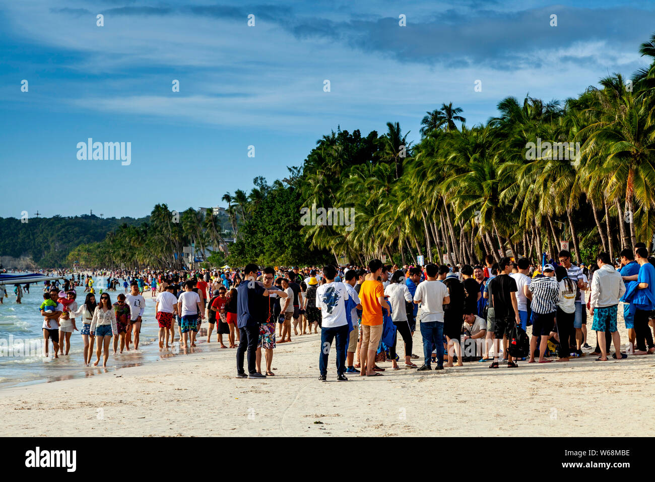 Overcrowded beach hi-res stock photography and images - Alamy