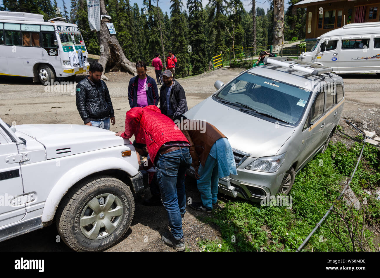 Car stuck hi-res stock photography and images - Alamy