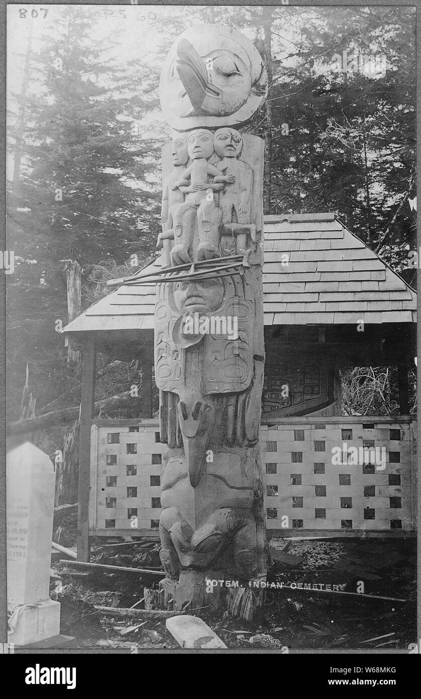 Totem Indian Cemetary Stock Photo - Alamy