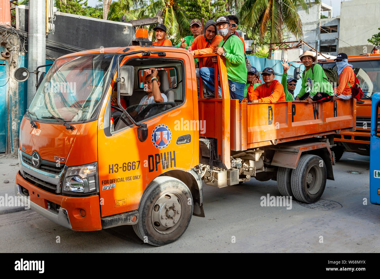 Philippines construction workers hi-res stock photography and images ...