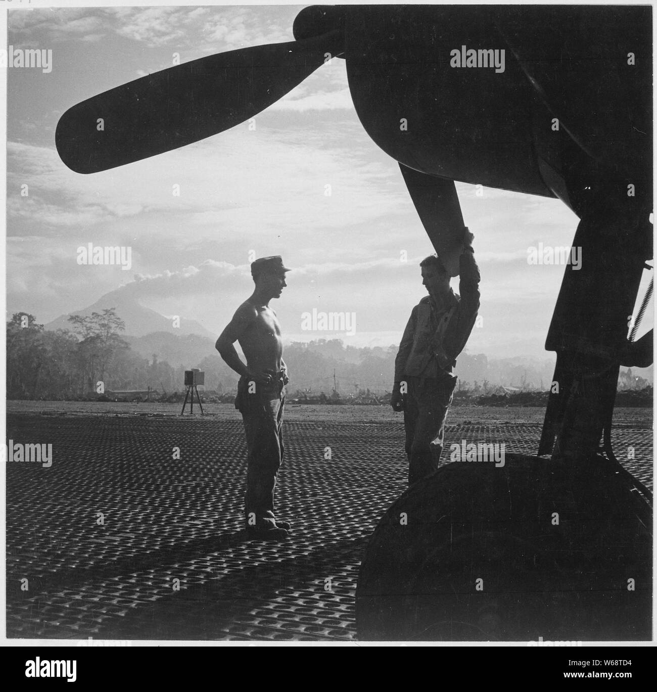 VF-17 ground crewmen await word to ready F4U for takeoff on Rabaul raid ...