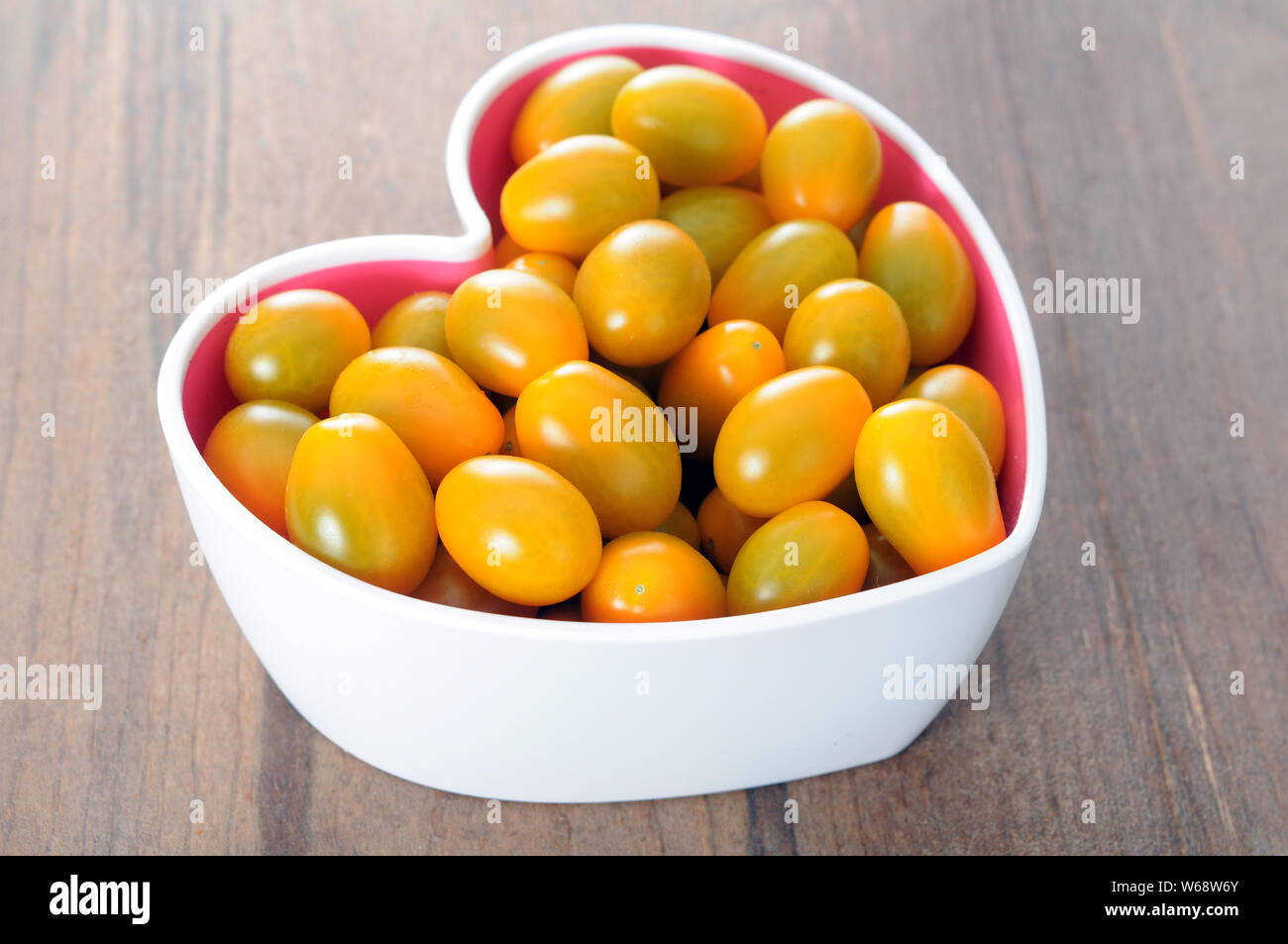 fresh cherry tomato in bowl and rustic table Stock Photo - Alamy