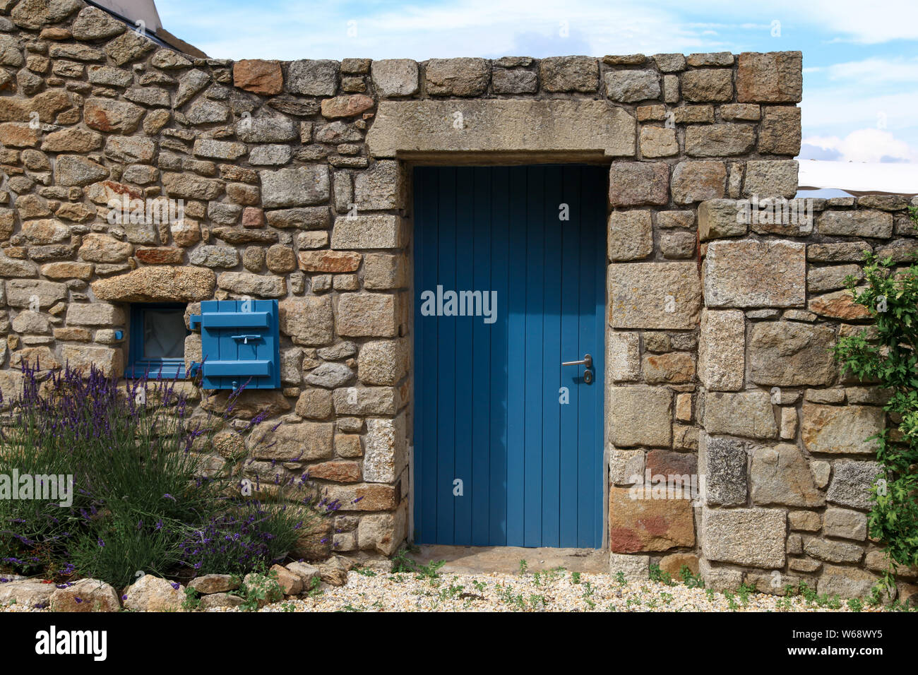 Cottage stone wall detail hi-res stock photography and images - Alamy