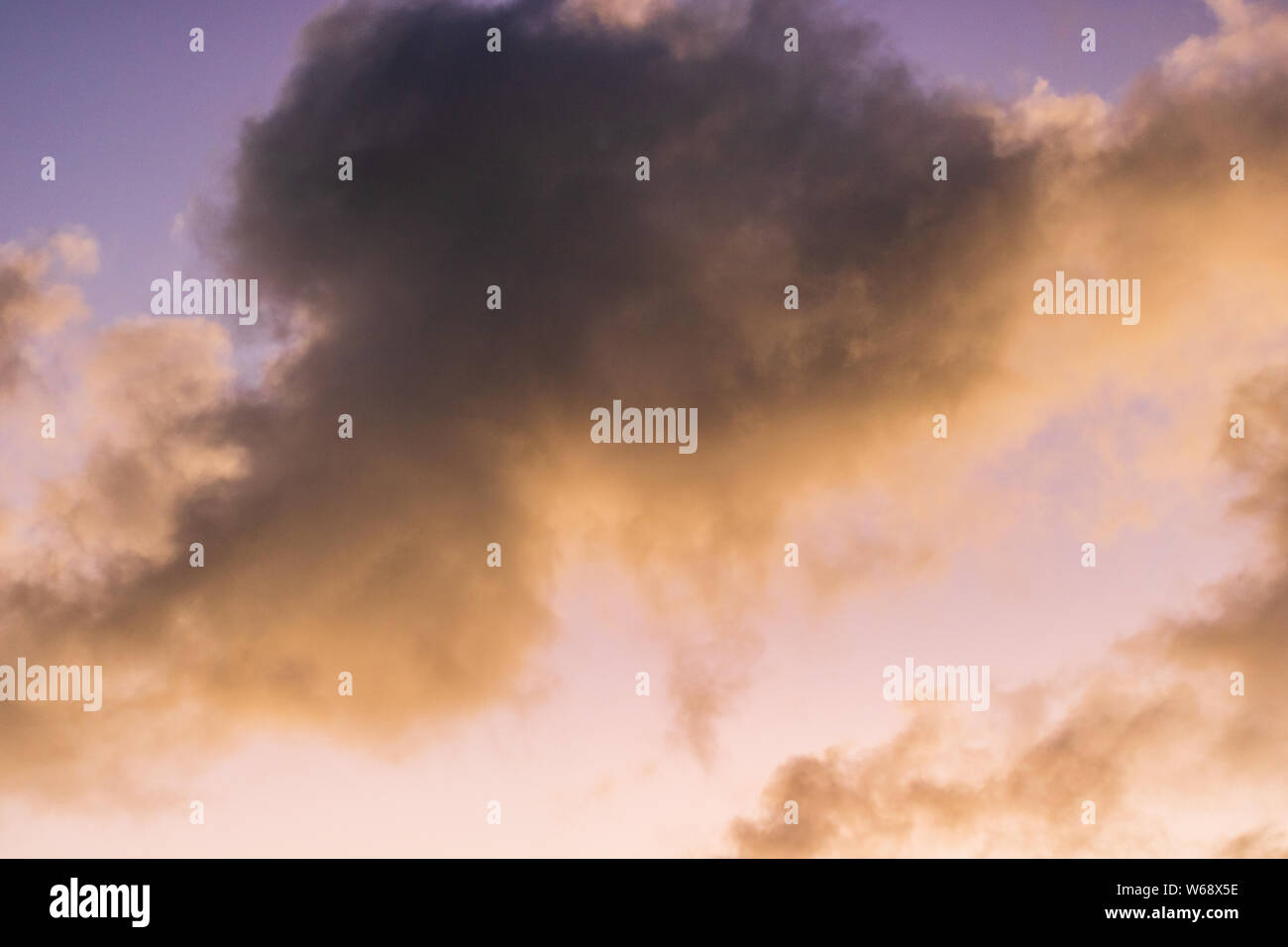 Beautiful sunset sky and clouds with dramatic light Stock Photo - Alamy