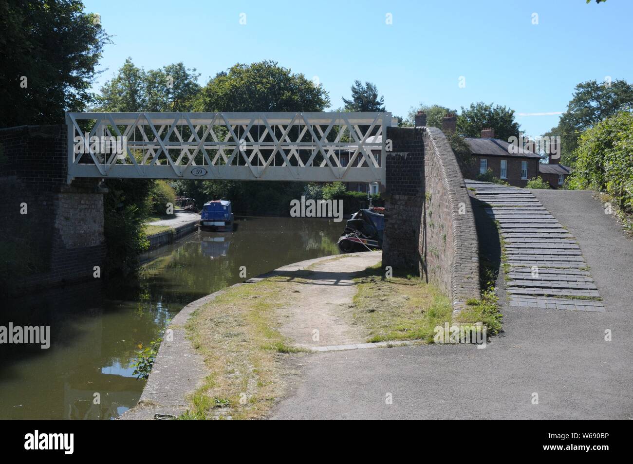 A bridge over the Llangollen Canal at Ellesmere Stock Photo - Alamy