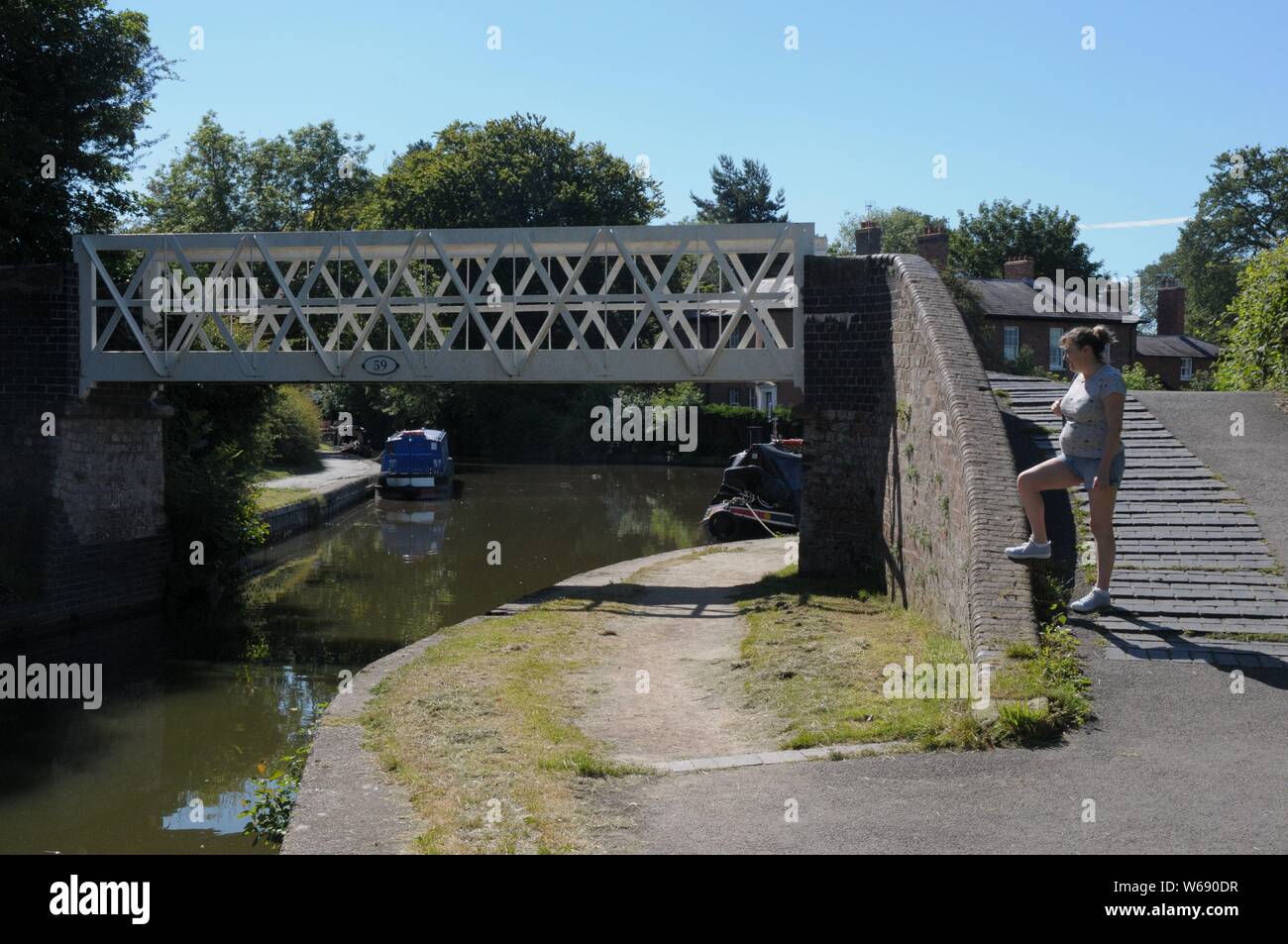 A bridge over the Llangollen Canal at Ellesmere Stock Photo - Alamy