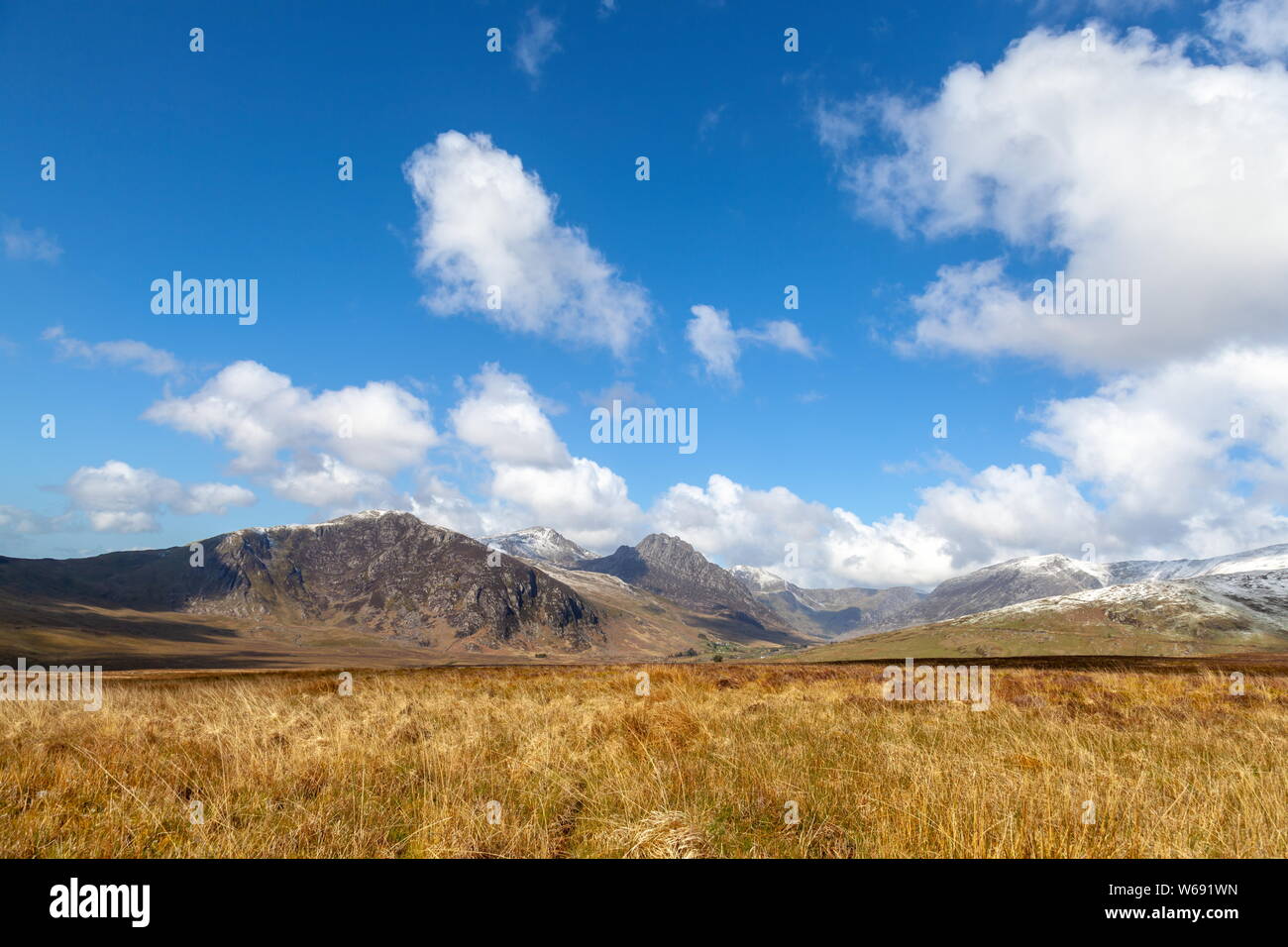 Carneddau mountain ranges hi-res stock photography and images - Alamy
