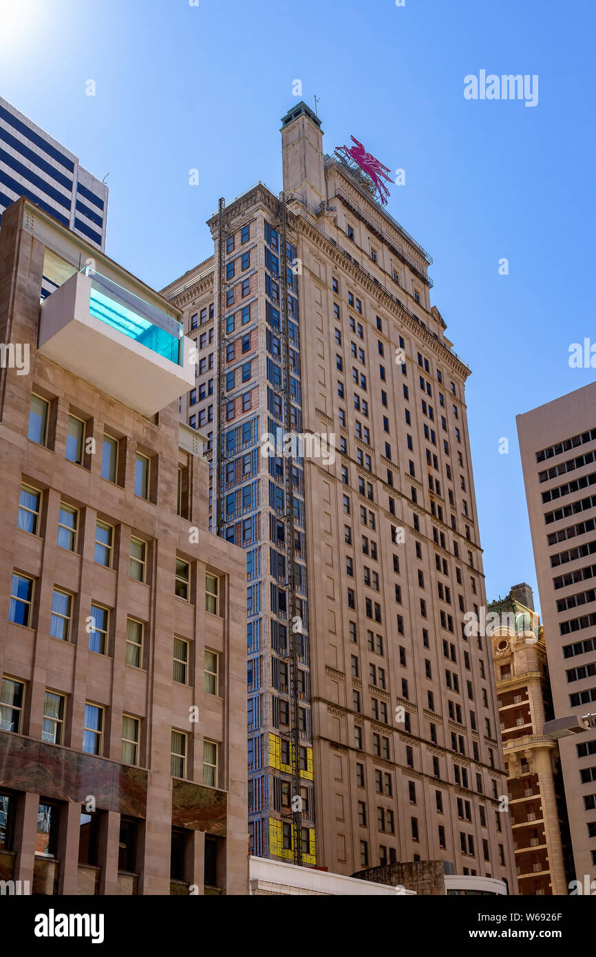 Dallas pegasus hi-res stock photography and images - Alamy