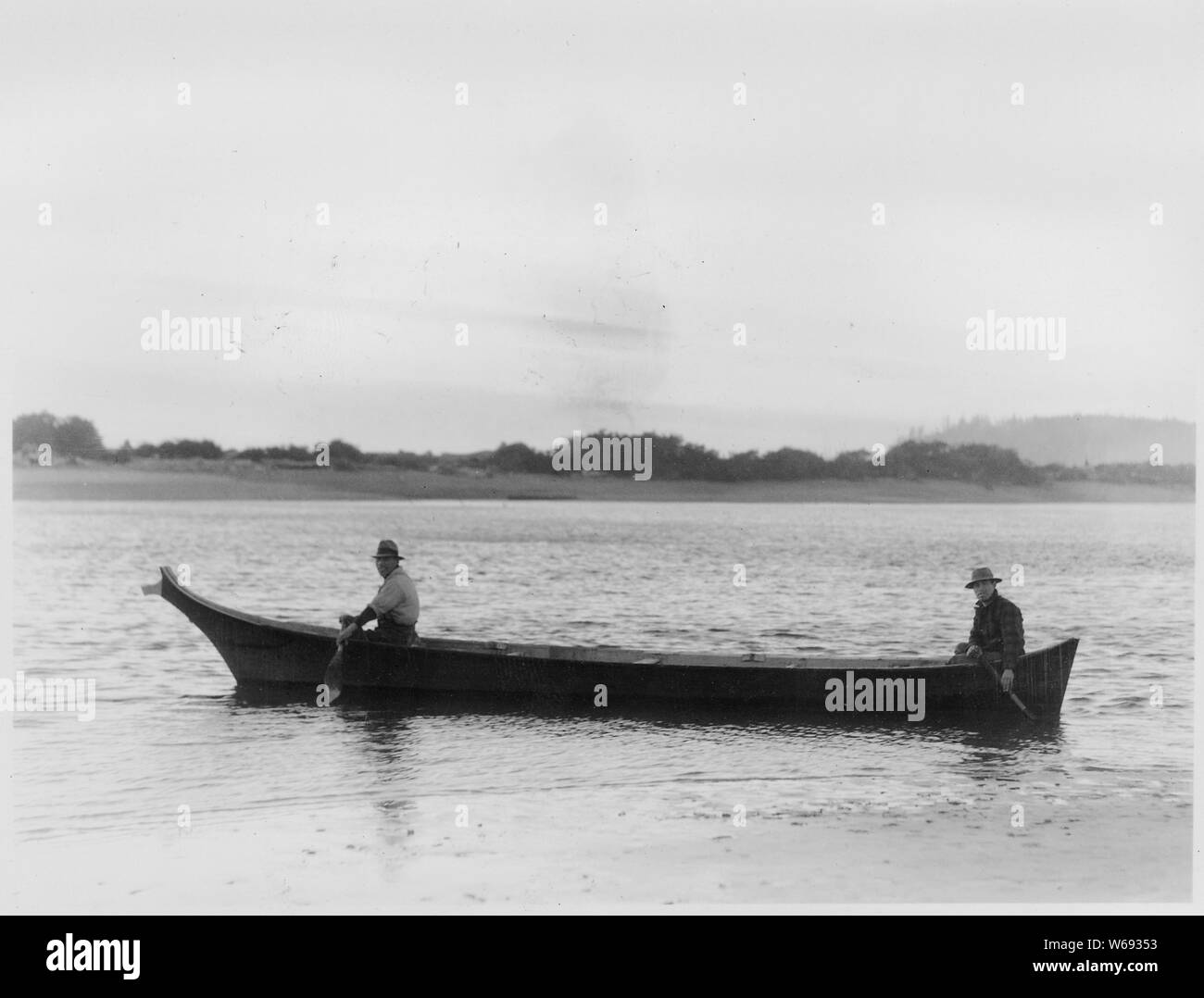 Native indians boat hi-res stock photography and images - Alamy