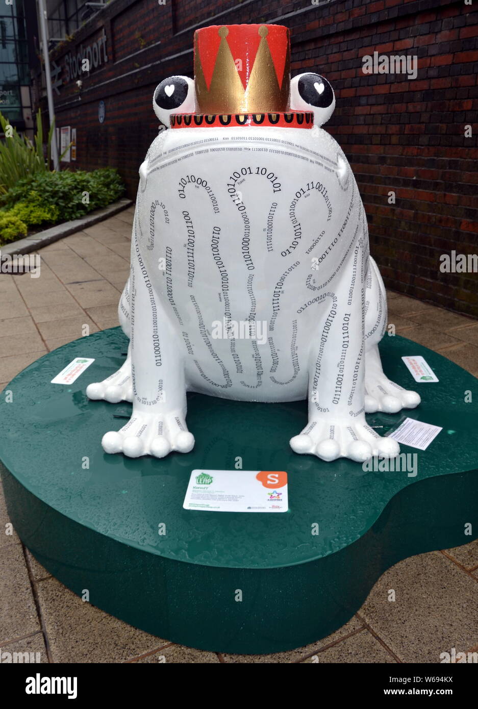 One of the frogs in Stockport’s Giant Leap, an art trail of 19 giant ...
