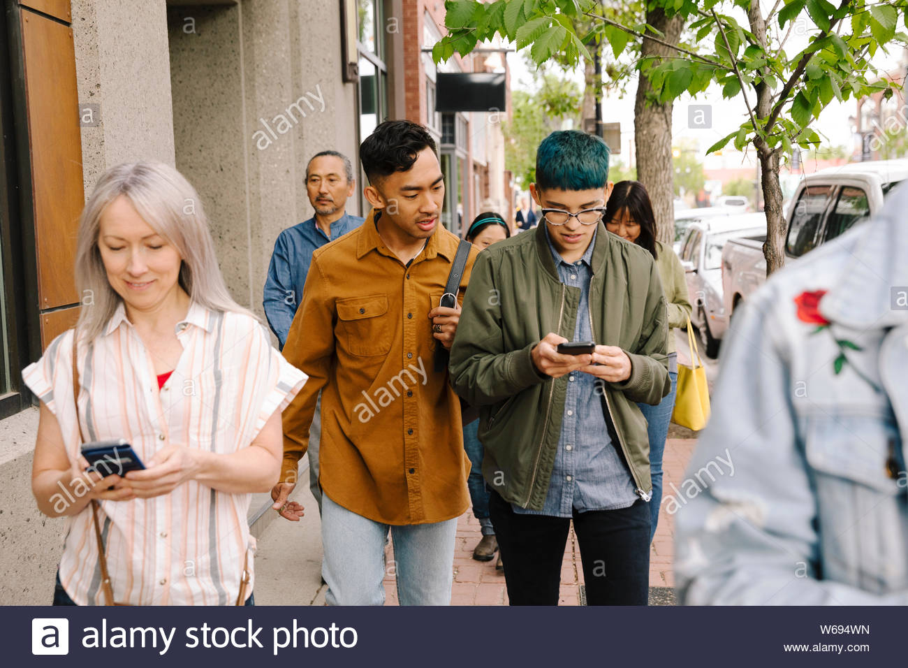 Walking with cell phones hi-res stock photography and images - Alamy