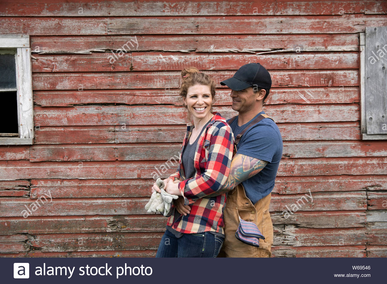 Farmer and wife barn hi-res stock photography and images - Alamy