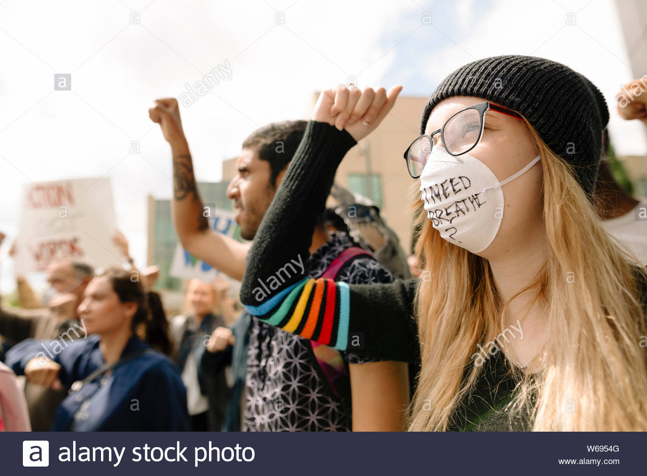 Student wearing pollution mask and marching against climate change ...