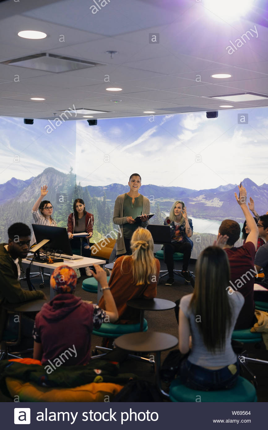 Virtual classroom screen hi-res stock photography and images - Alamy