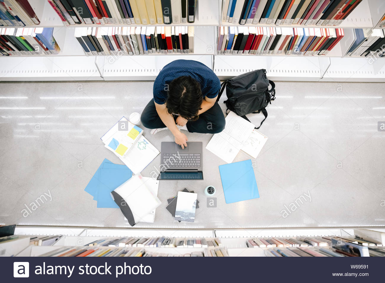 College library laptop overhead hi-res stock photography and images - Alamy
