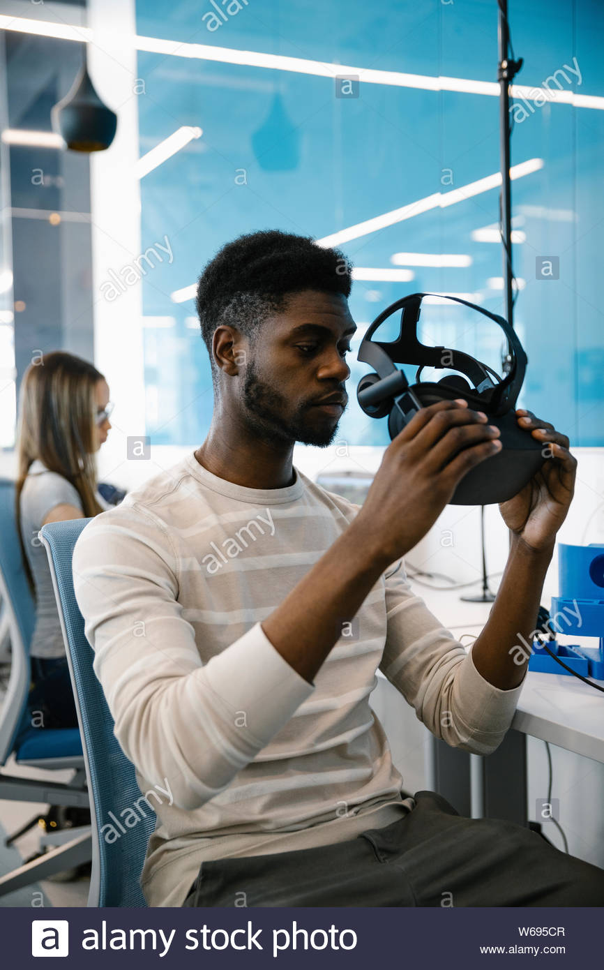 Student putting on VR headset Stock Photo - Alamy