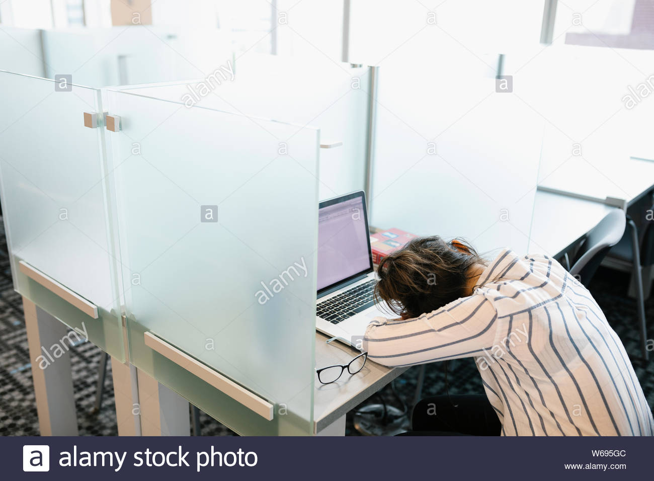 Sleeping student laptop hi-res stock photography and images - Alamy