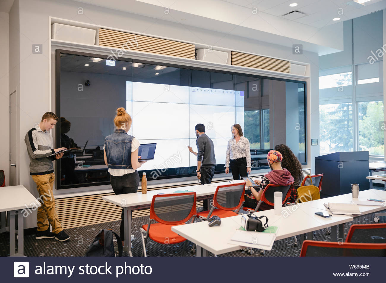 Smartboard classroom hi-res stock photography and images - Alamy