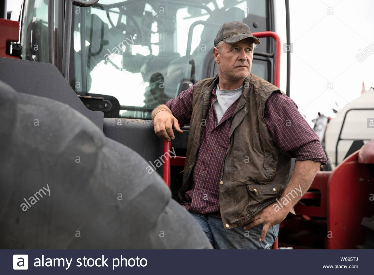 Farmer harvester hi-res stock photography and images - Alamy