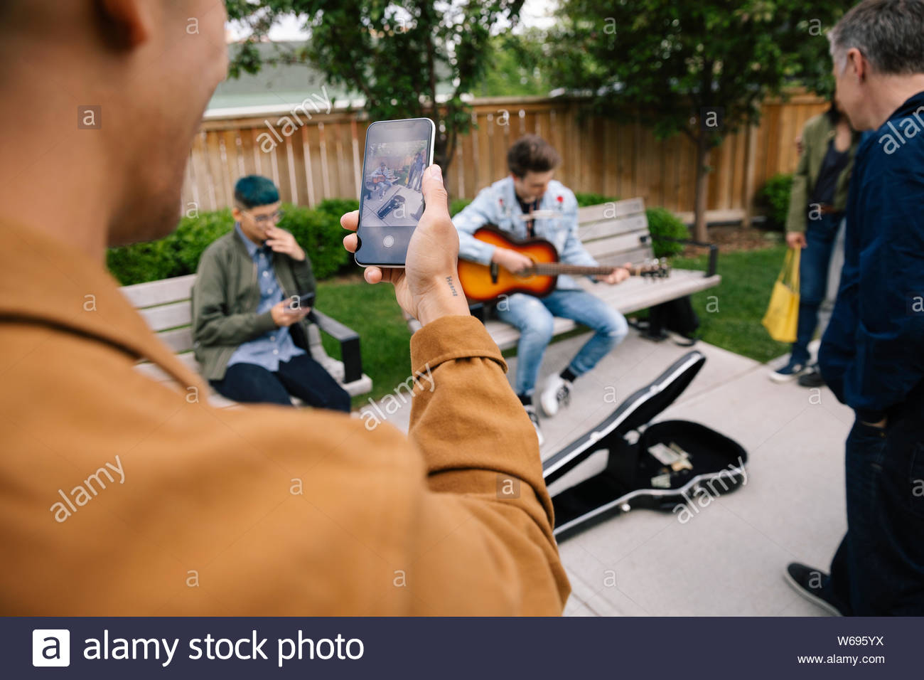 Guitarist plucking hi-res stock photography and images - Alamy